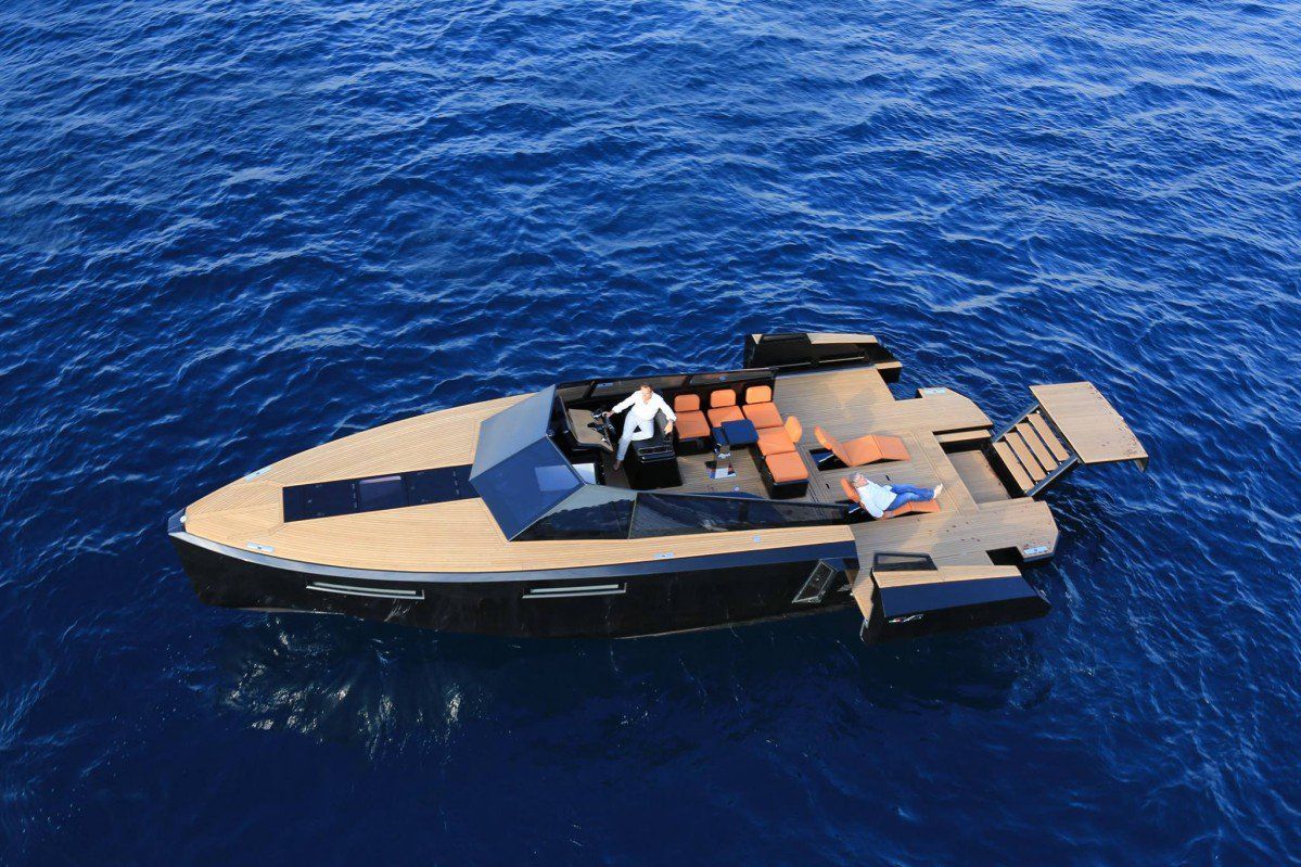 Italian-built Evo 43 Is a Real Life Transformer