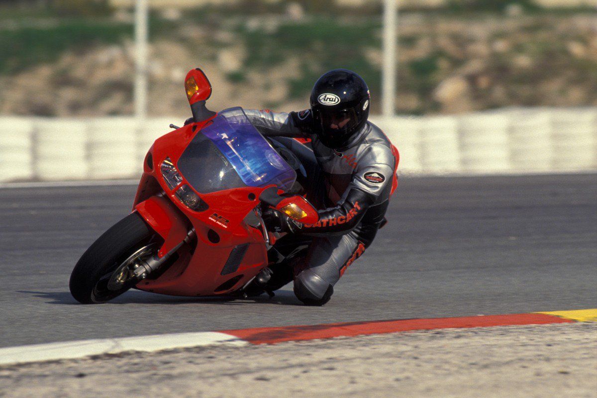 Honda NR750 RC40 Test: Unaffordable Excellence