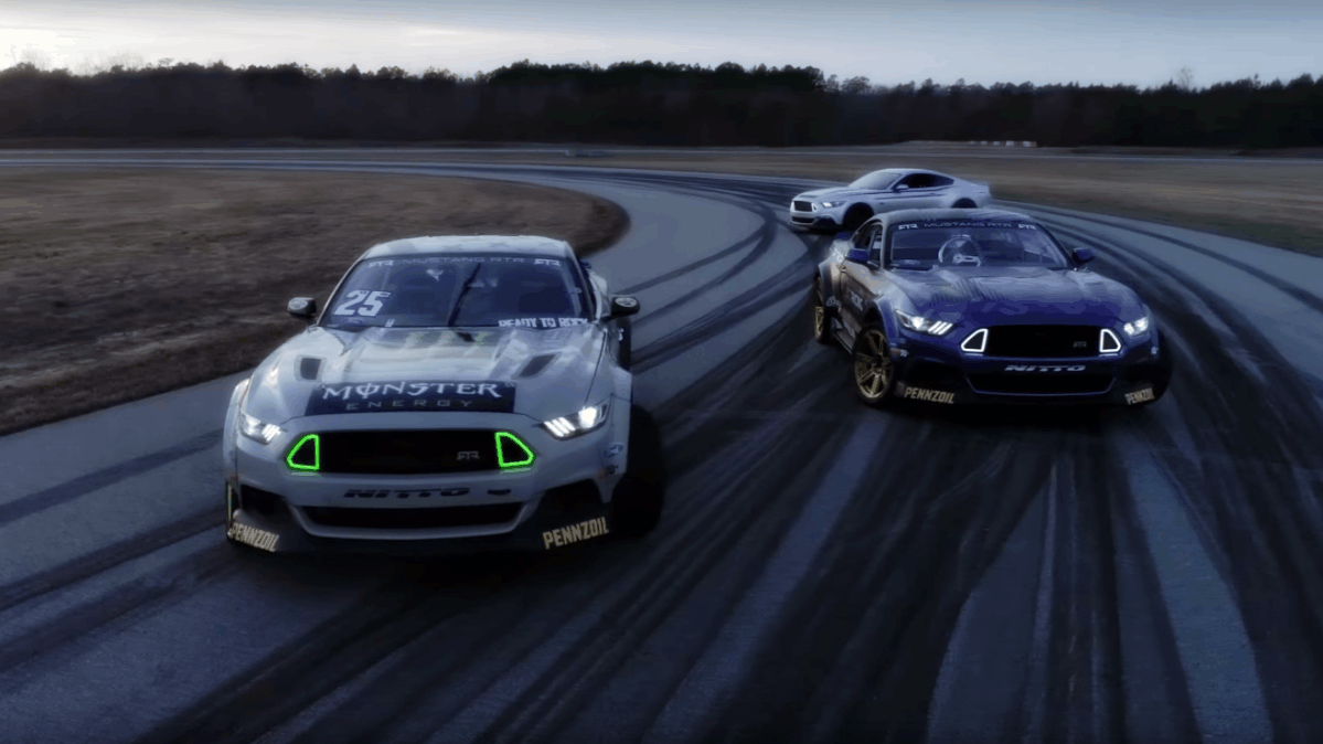 Two Mustang RTRs going ostensibly wide are a #Mondaymotivational