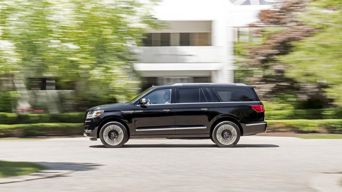 Lincoln Navigator gains extra length with Extended version