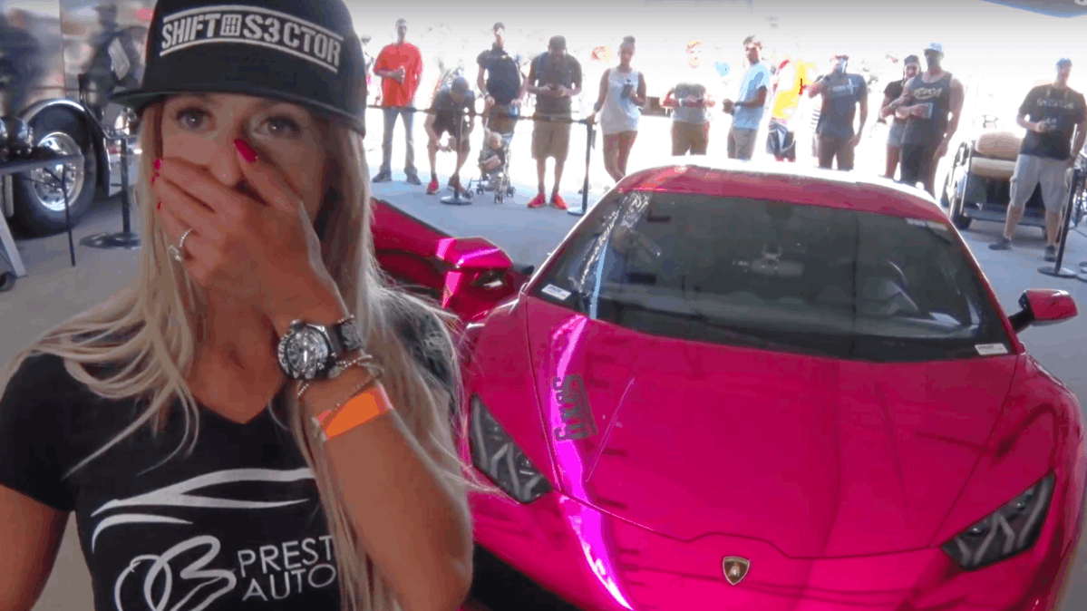 Woman celebrates anniversary by hitting 210 mph in a Pink Lambo