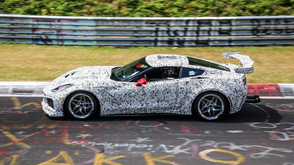 Loud Chevrolet Corvette ZR1 flexes its muscles on the Nürburgring