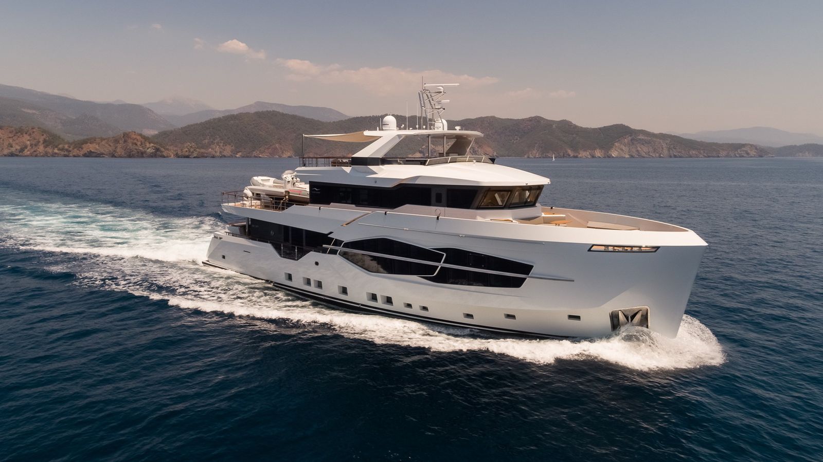 The first hull in the Numarine 32XP series is named M/Y Marla ...