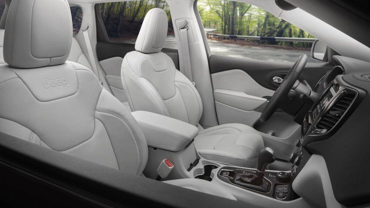 2019 Jeep Cherokee shows toned down face and turbo four-cylinder in D...