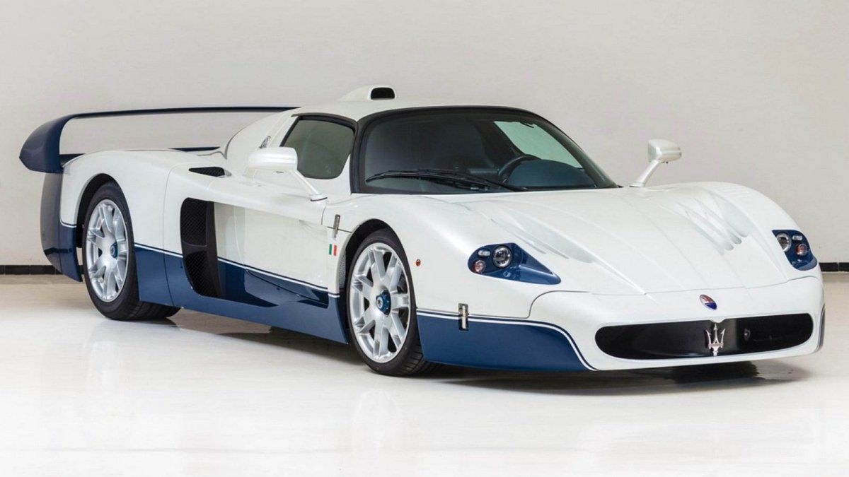 Sotheby's 2018 Paris car auction is full with spectacular and legenda...