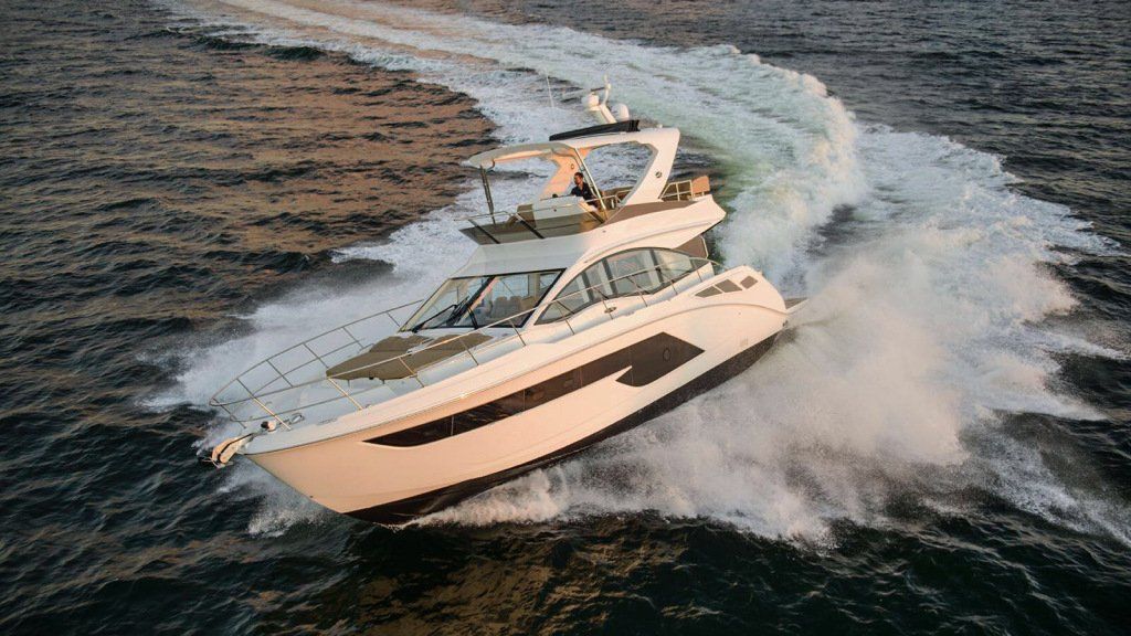 Sea Ray 520 Fly is one retro-looking 16m yacht