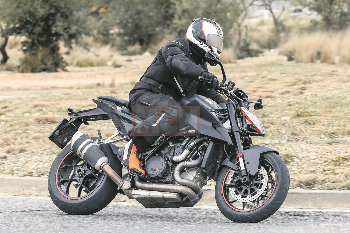 Brand new KTM Super Duke R spy-shot