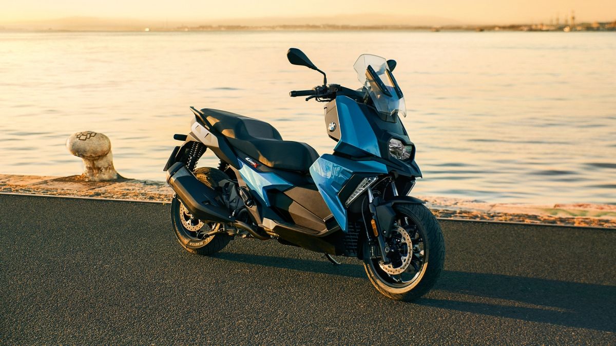 BMW C400X middleweight scooter arrives in showrooms at the end of June