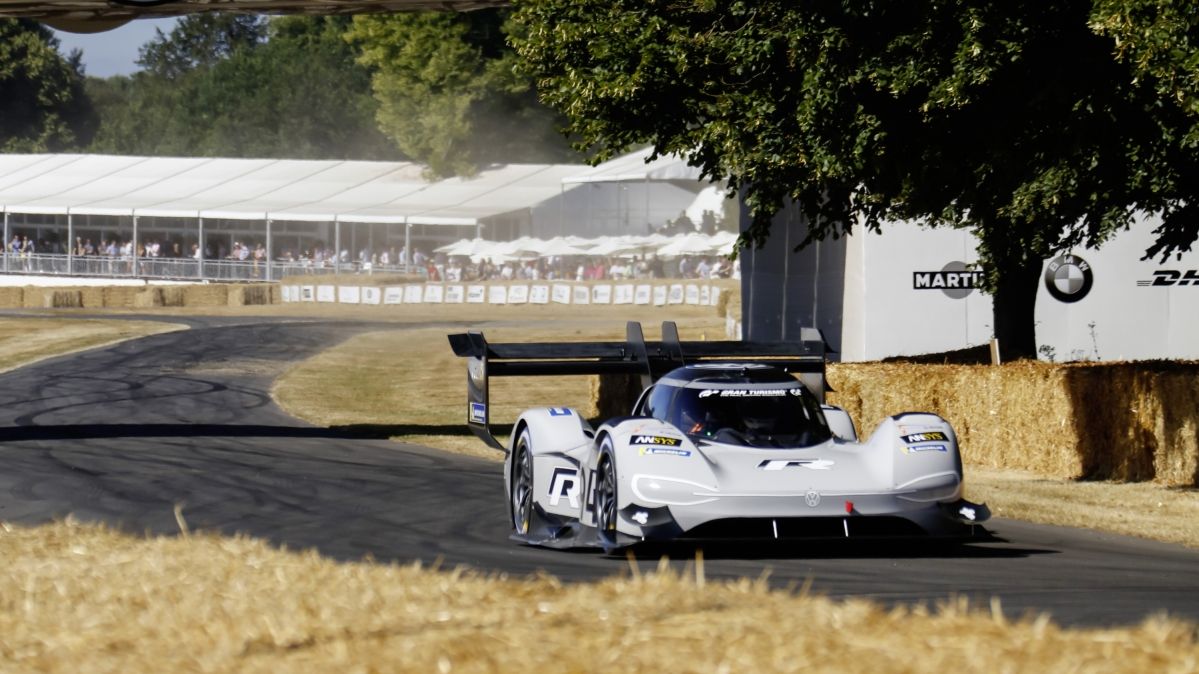VW ID R Pikes Peak electrifies Goodwood