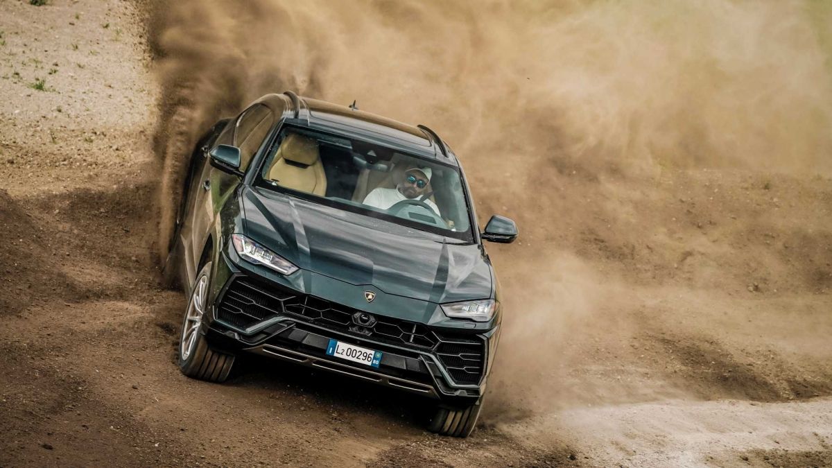 Lamborghini Urus, testat în off-road