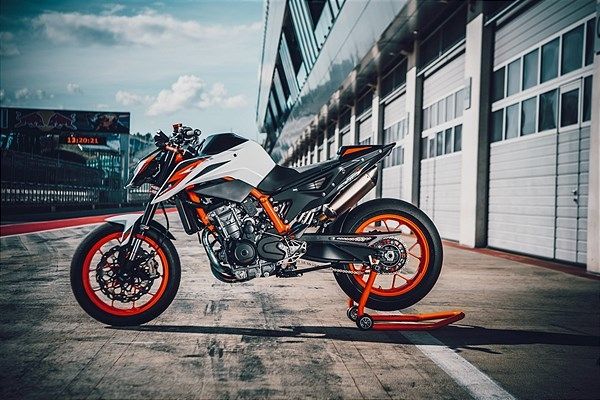 7 Things We Learned about the KTM 890 Duke R