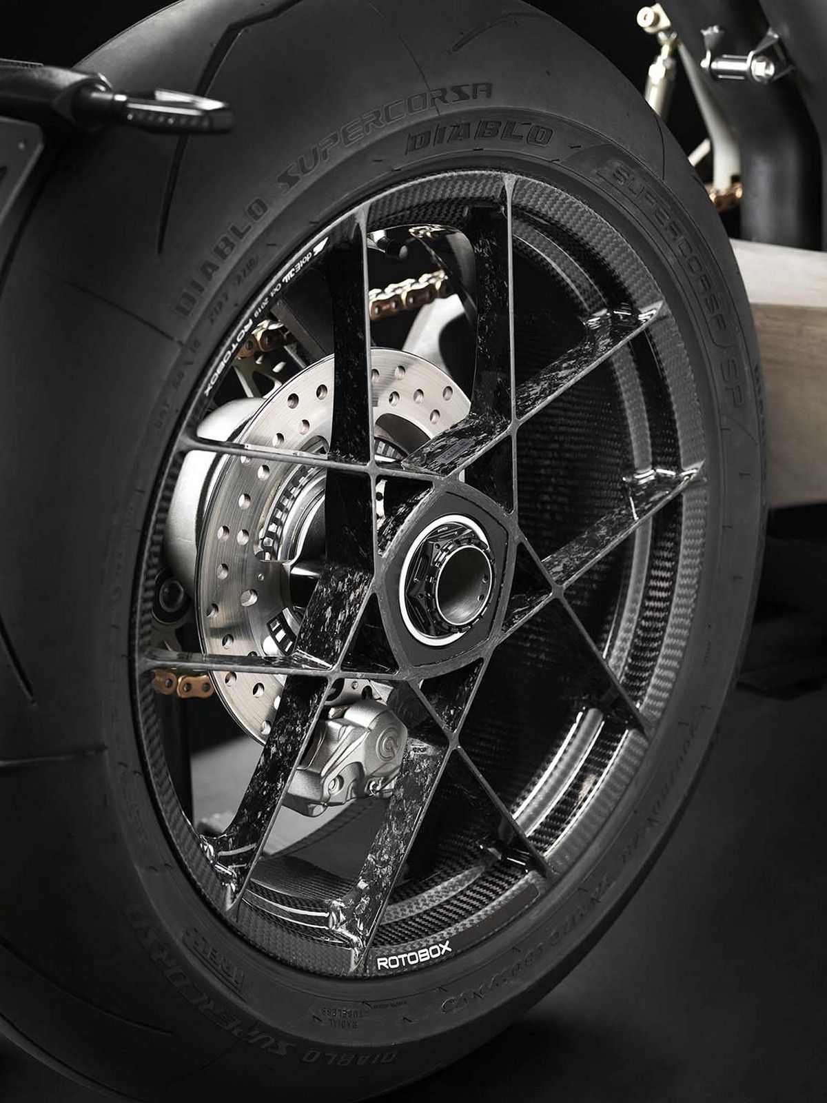 Vyrus Alyen unleashed. Insane Looking 205 hp Ducati-based Superbike